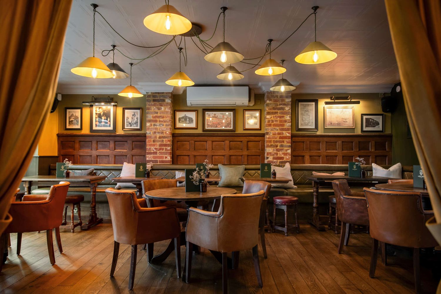 Pub & Restaurant in Kingston | Spring Grove | Young's Pubs