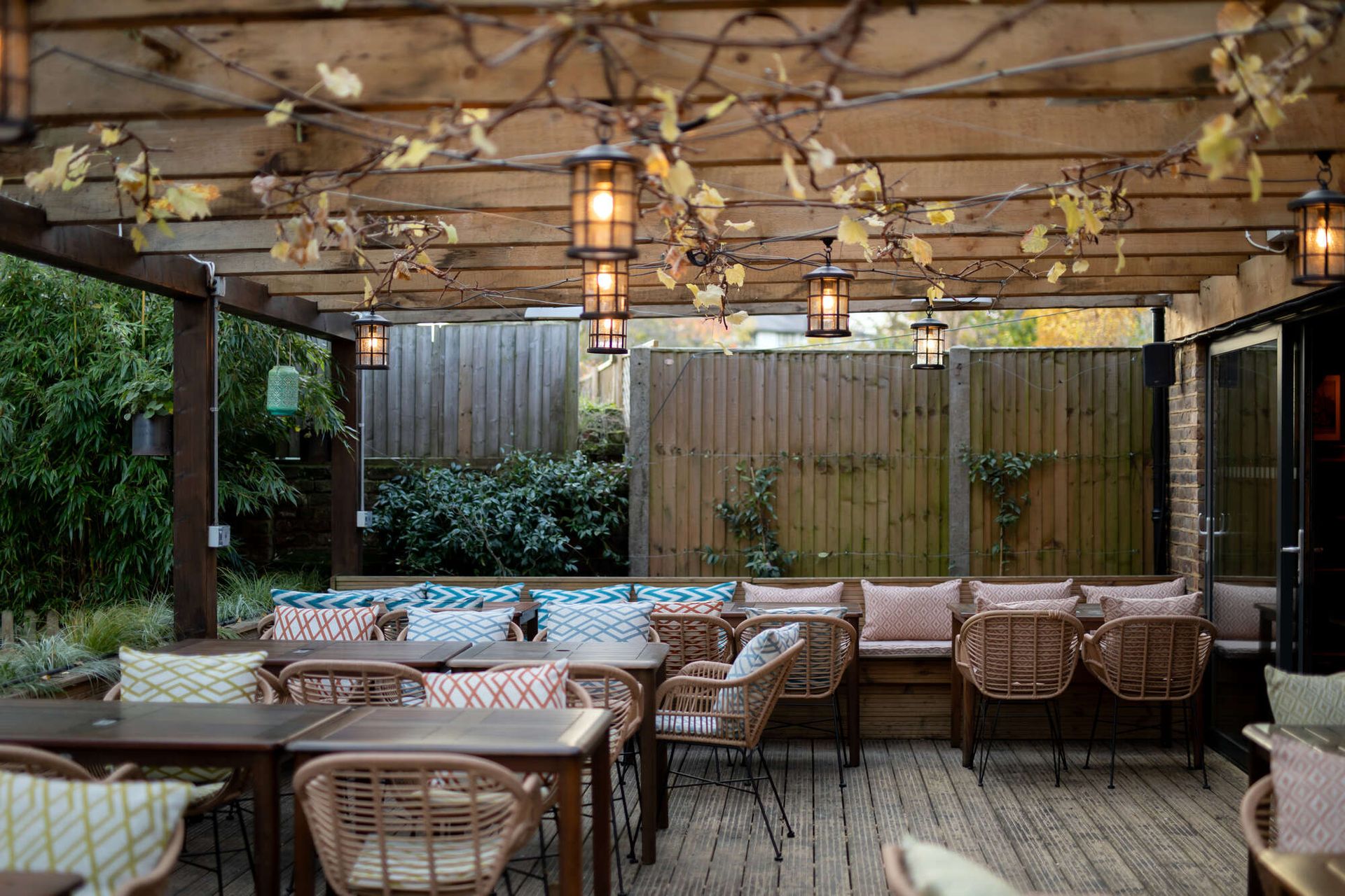 Pub & Restaurant in Kingston | Spring Grove | Young's Pubs